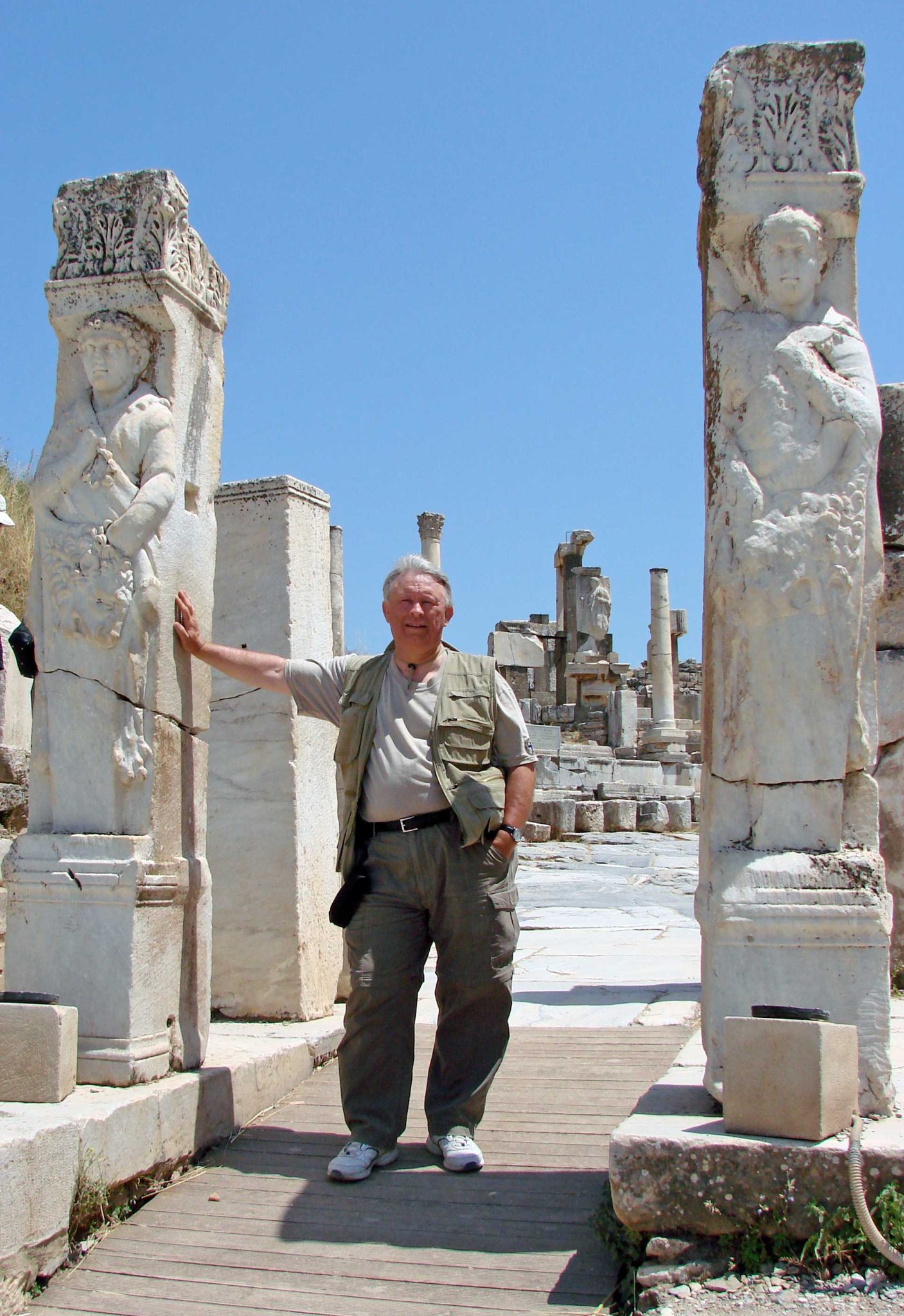 Dr. H. Wayne House - Bio